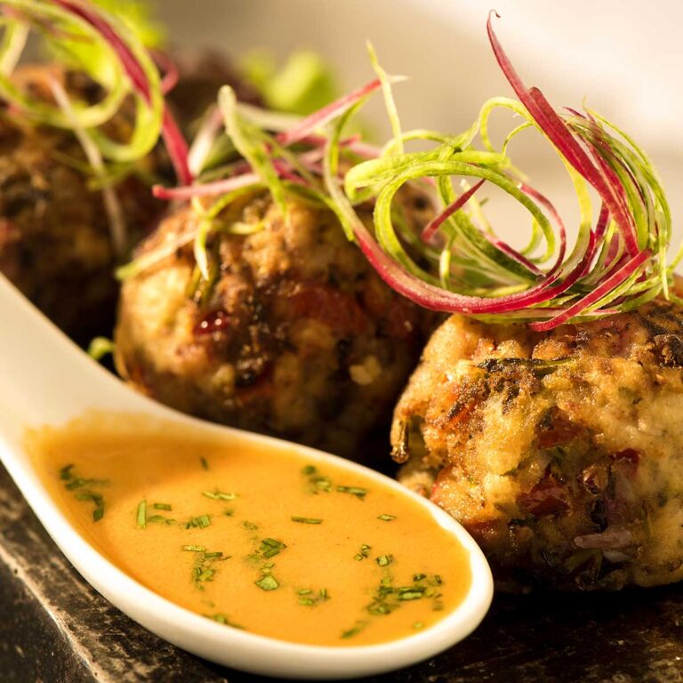 Discover Exclusivity Aboard The Zafiro Cruise | Amazon Cruises and Lodges